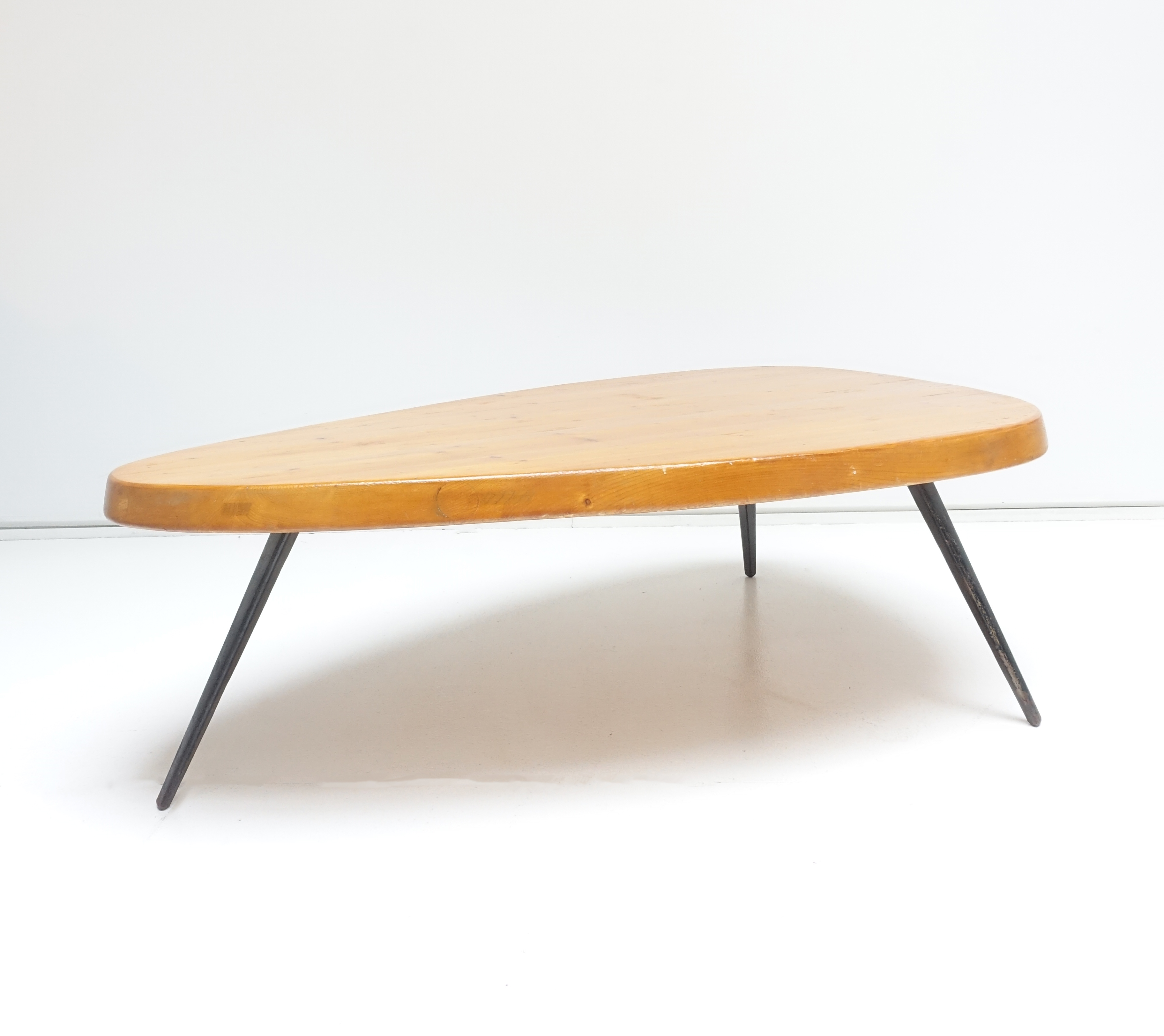 Table basse "Forme libre", circa 1953 - Charlotte Perriand